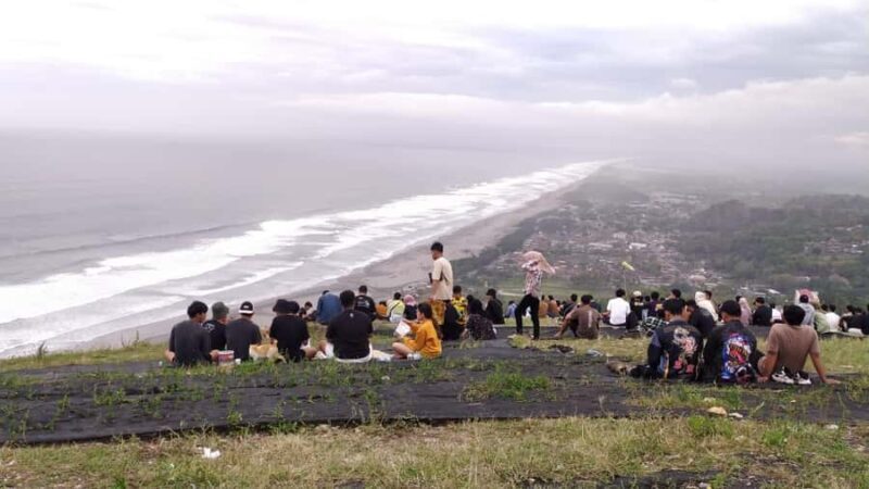 Sunset Adventure at Parangtritis Paragliding - Key Points