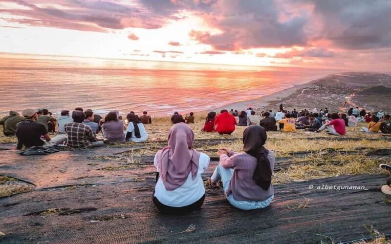 Sunset Adventure at Parangtritis Paragliding - Discovering Parangtritis: The Setting for Sunset Glory