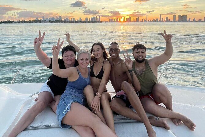 Sunset and Night Cruise of the Miami Bay Skyline on a Yacht - What to Bring
