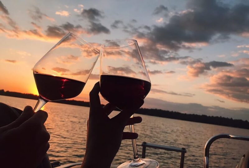 SUNSET - aperitif on a sailing boat - Benefits and Drawbacks