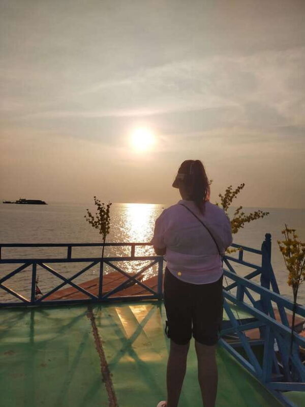 Sunset at the Floating Village on the Gigantic Lake - FAQ