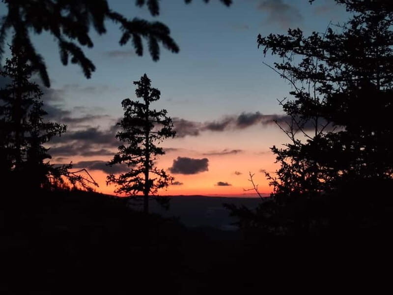 Sunset at the Monges lake and peaks - What to Expect on the Monges Sunset Hike