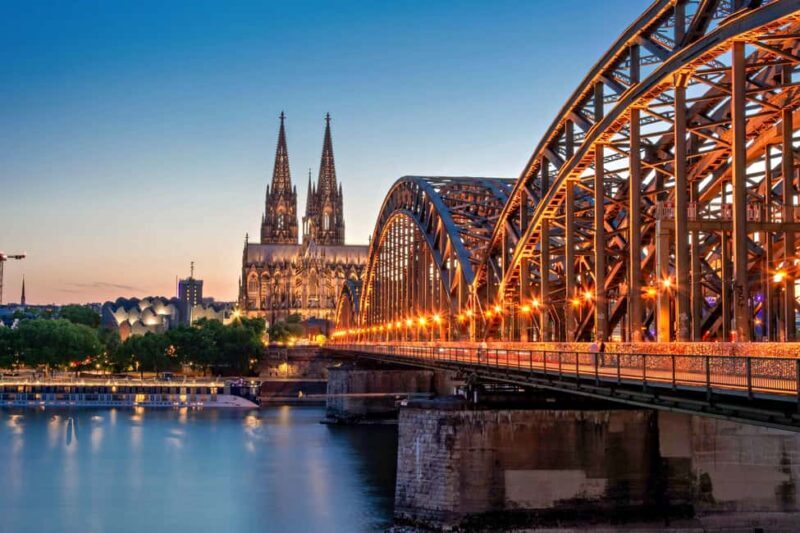 Sunset & Blue Hour Photography  Photo walk through Cologne - Key Points