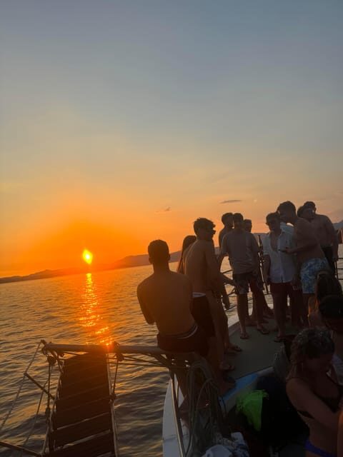SUNSET BOAT PARTY - What to Expect from the Sunset Boat Party