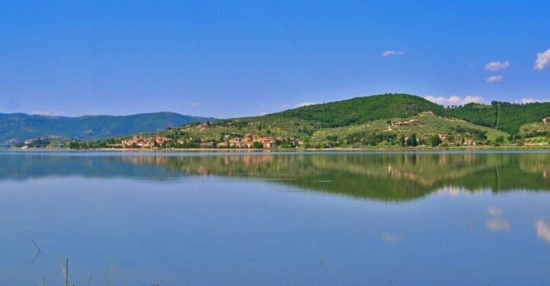 Sunset Boat Ride at Lake Trasimeno with Aperitif or Dinner - Key Points
