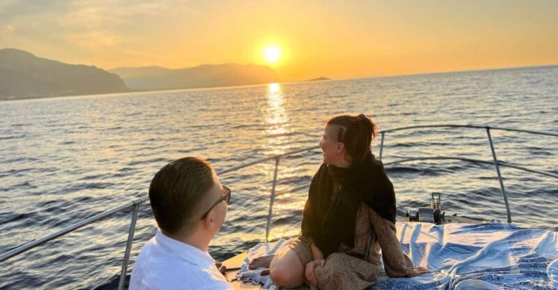 Sunset boat tour in Palermo - Key Points