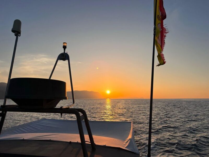Sunset boat tour in Palermo - FAQs
