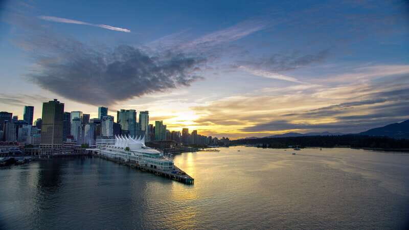 Sunset Bus Tour: Stanley Park & English Bay Photostops - A Detailed Look at the Experience