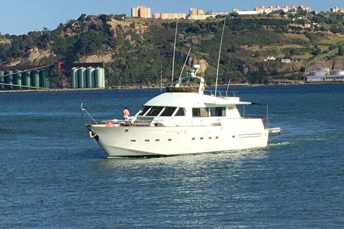 Sunset Cruise Lisbon | VIP Yacht Lisbon Party - The Sum Up