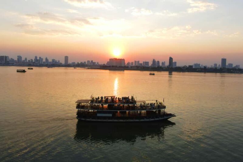 Sunset Cruise with Unlimited Beer & English Speaking Guide - Key Points