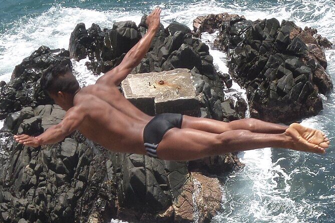 Sunset Dinner and Cliff Divers in Acapulco - What You Can Expect from This Tour