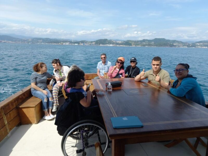 Sunset dinner boat tour in the Gulf of Poets - Key Points