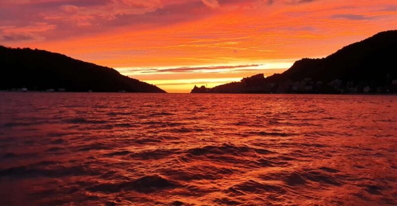 Sunset dinner boat tour in the Gulf of Poets - A Closer Look at the Experience