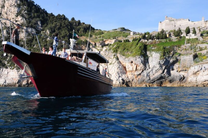 Sunset dinner boat tour in the Gulf of Poets - Detailed Breakdown of the Itinerary