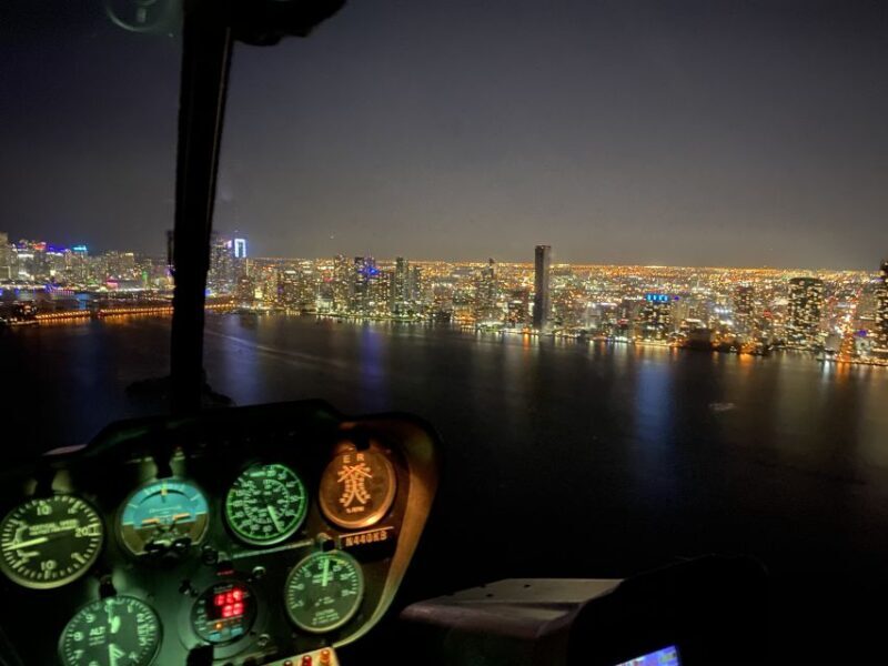Sunset Helicopter Tour: Fort Lauderdale-Miami Beach - Crossing the Bay and Reaching Miami