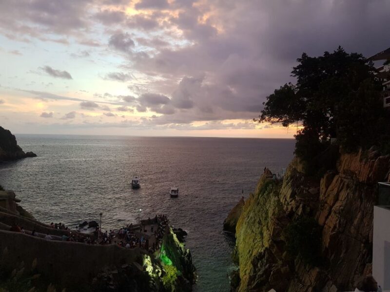 *Sunset High Diver Show 3Course Dinner 2 Drinks Diff Options - The Sum Up