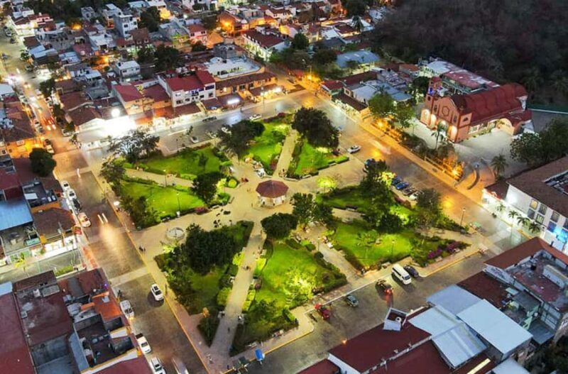 Sunset in Huatulco and pairing: Mezcal and Tlayuda - Key Points