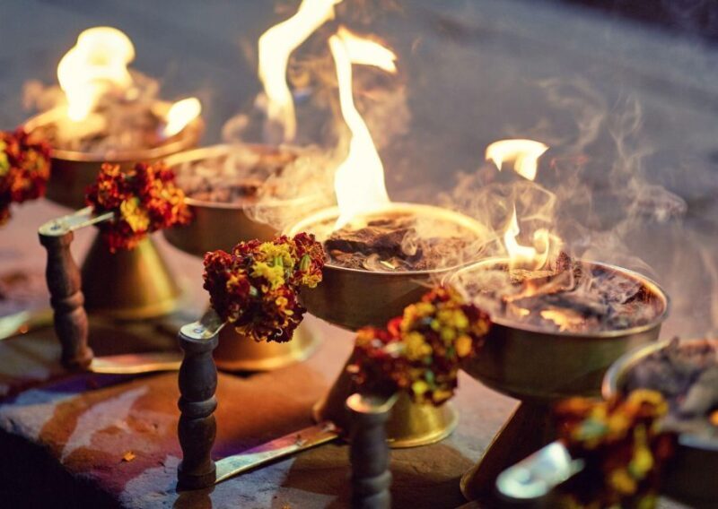 Sunset in Varanasi Tour with a local with free Ganga Aarti - Key Points