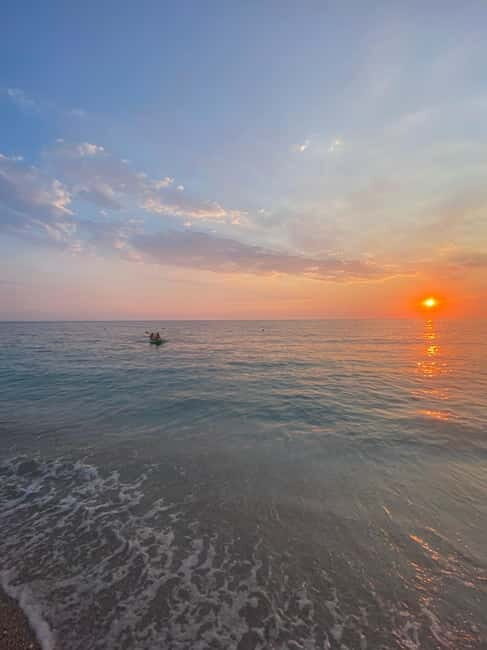 Sunset kayak/Sup tour - Lukova tiny caves and Secret beaches - An In-Depth Look at the Lukova Sunset Tour