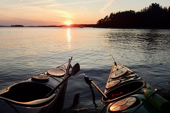 Sunset kayak tour with fika on Stockholms lakeside - An inviting introduction to Stockholm’s lakeside in the evening