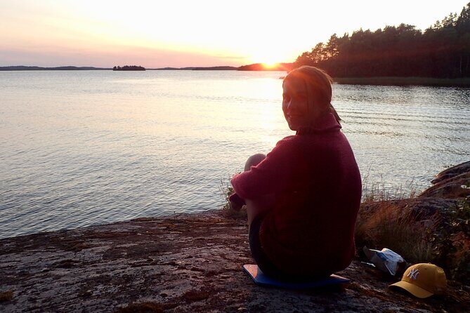 Sunset kayak tour with fika on Stockholms lakeside - The guides and group size