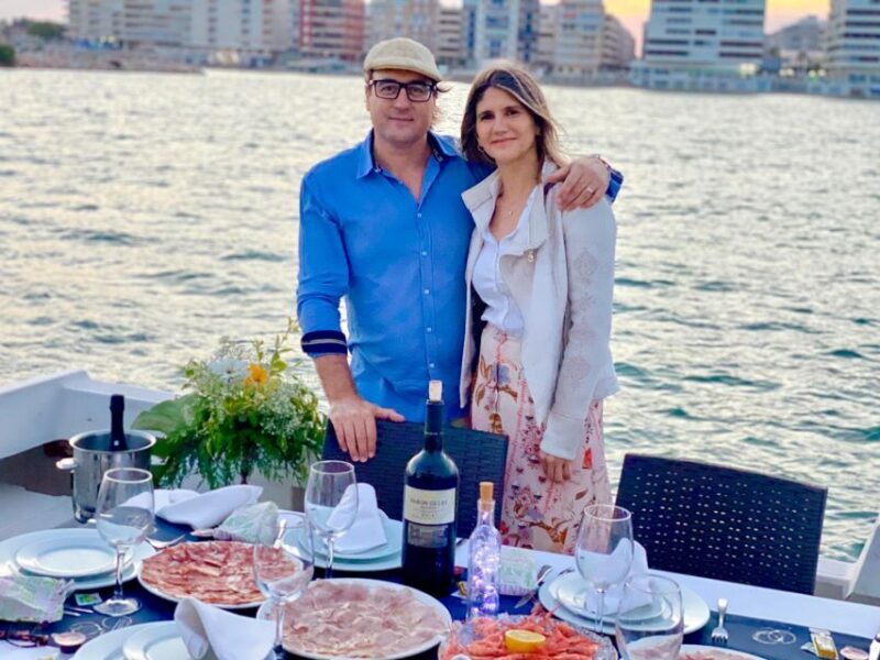 Sunset on a boat with cava included - FAQ