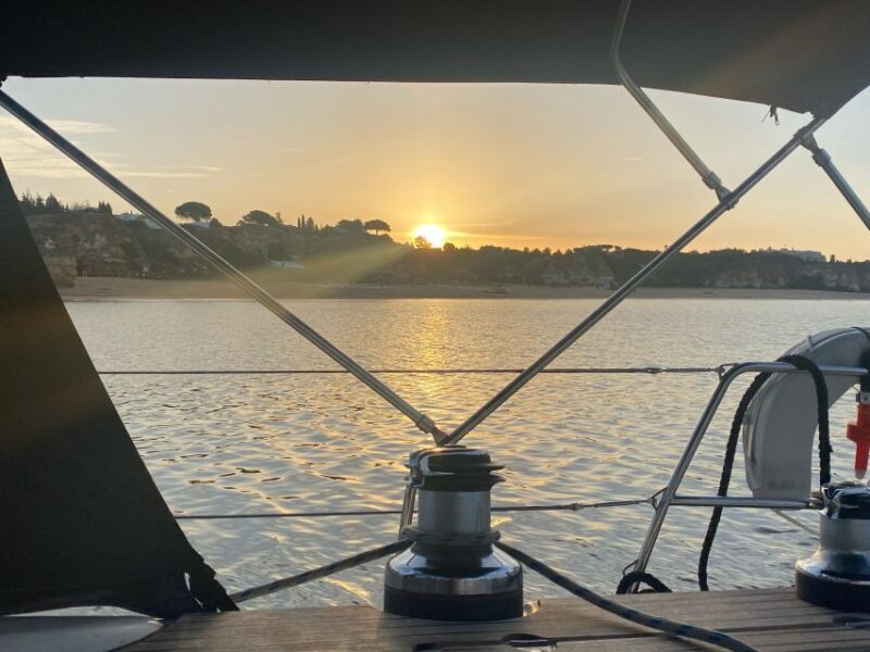 Sunset on a luxury sailing yacht - Lagos - Algarve - Key Points