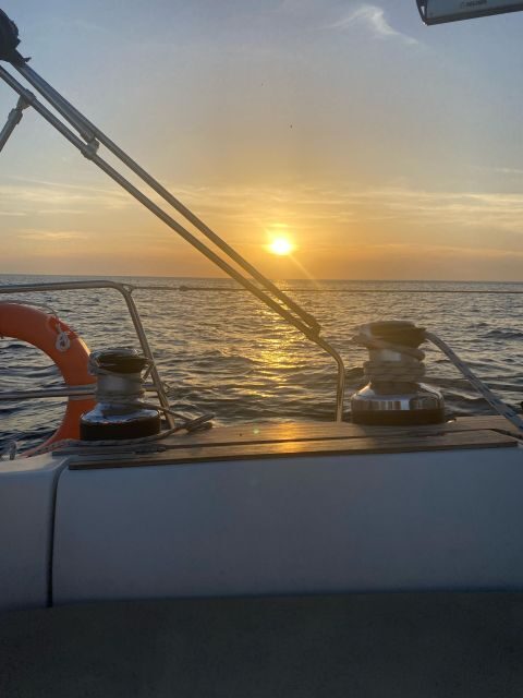 Sunset on a luxury sailing yacht - Lagos - Algarve - FAQs