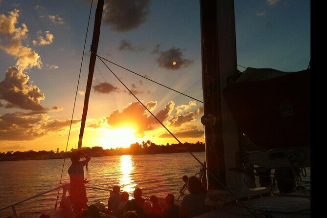 Sunset Sail in Miami: Complimentary Champagne Toast - Who Should Consider This Tour?