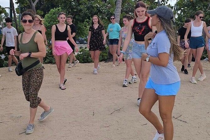 Sunset Salsa Beach Class in San Juan - Group Size and Atmosphere
