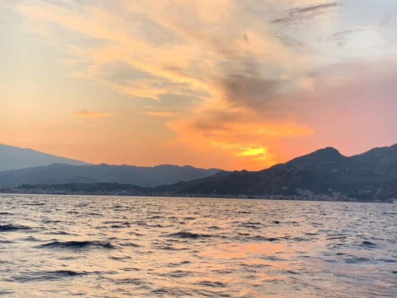 Sunset tour in search of dolphins with aperitif - FAQ