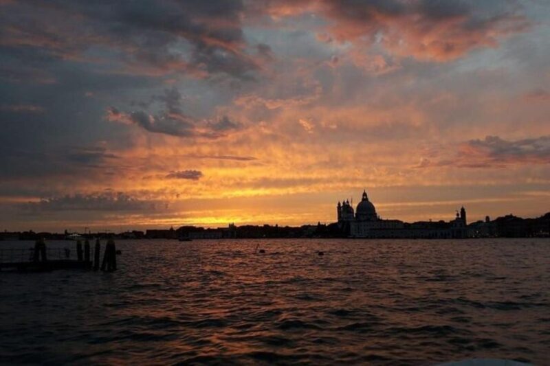 Sunset Venetian lagoon with prosecco - Key Points