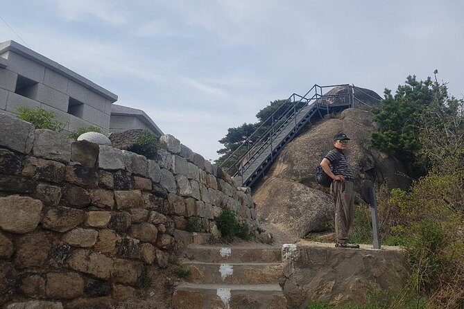 Sunset view & hiking through Seoul Fortress with seafood Market - The Sum Up