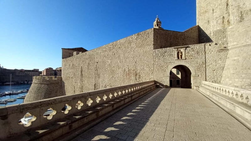 Sunset Wall Walk: 75-Minute Guided Tour & Free Exploration - Key Points