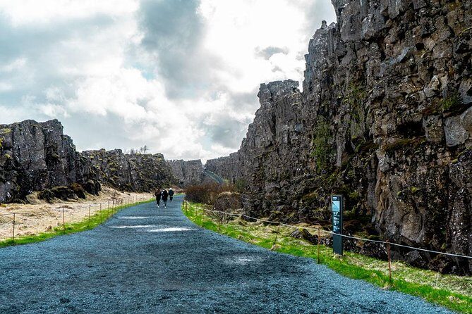 SuperSaver: Small Group Golden Circle Tour + Silfra Snorkeling - FAQs