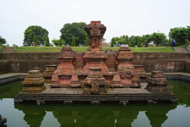 SURABAYA SHORE TOURS : TROWULAN AND SURABAYA SIGHT SEEING - Introduction: Why This Tour Might Be Just What Youre Looking For