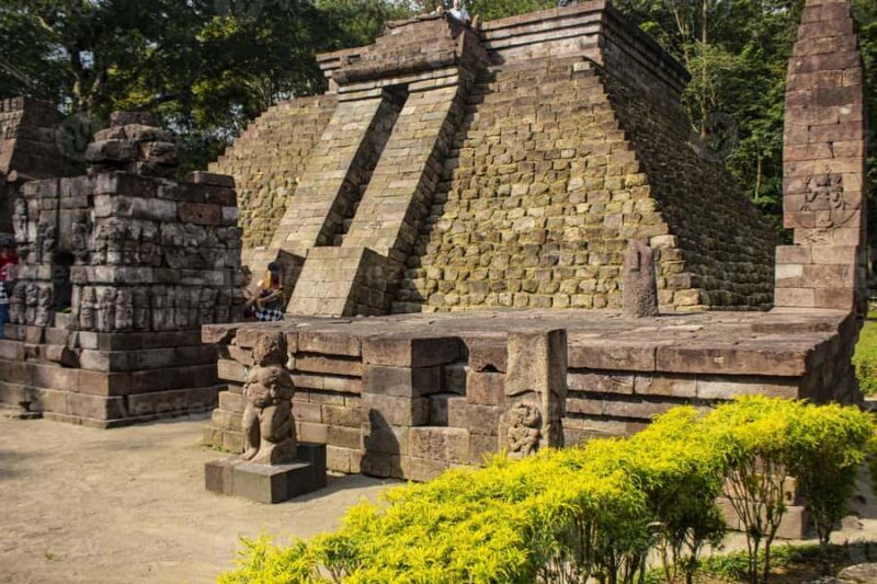 SURAKARTA (SOLO CITY) : CUSTOMIZED TOURS WITH CAR DRIVER - An Introduction to Solo and Its Cultural Roots