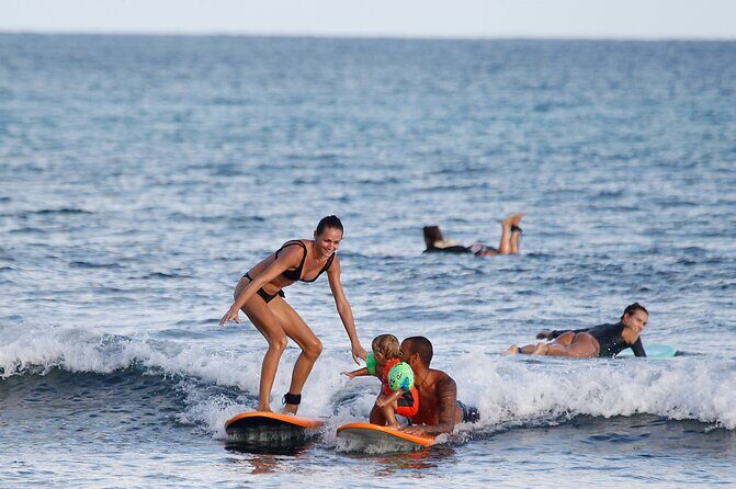 Surf lessons Guadeloupe beginners intermediate confirmed - Introduction: Catching Waves in Guadeloupe
