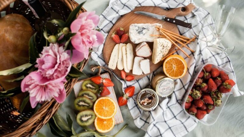 Surprise Proposal Picnic - Paris Proposal Planner - The Sum Up