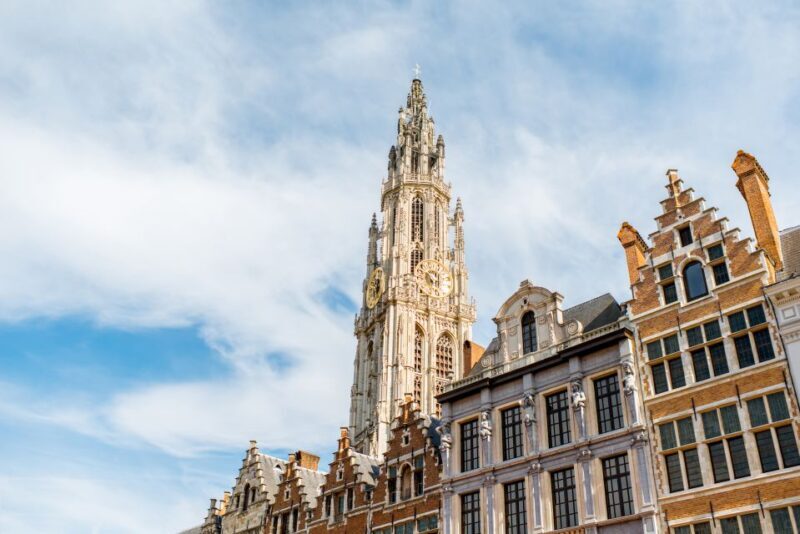 Surprise tour of Antwerp guided by a Local - Key Points