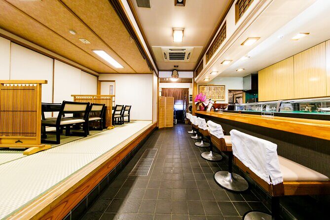 Sushi Nigiri Making Experience with a Sushi Chef - A Close Look at the Sushi Making Experience