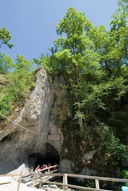 Swabian Jura: Entering the Wimsen Cave by boat - Evaluating the Value