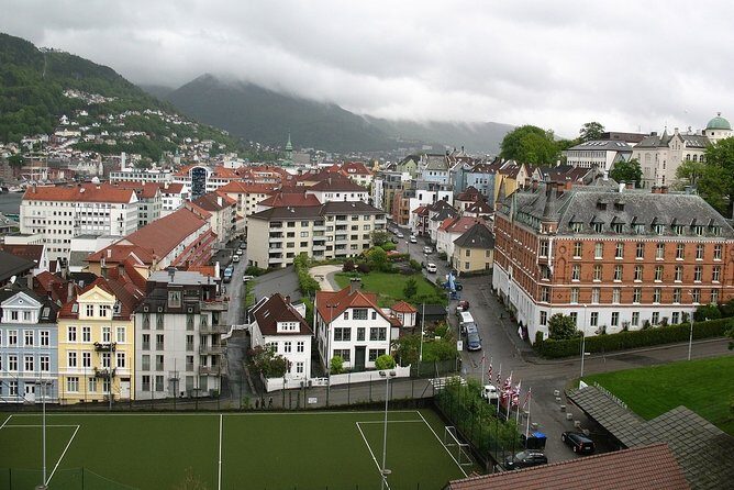 Swords in Rock monument and Stavanger highlights private tour - Key Points