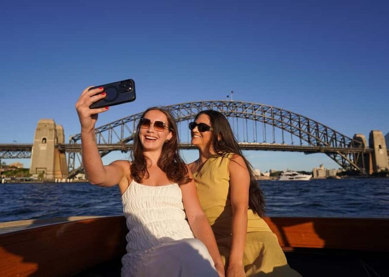 Sydney Harbour Iconic Sunset Selfies Tour - Key Points
