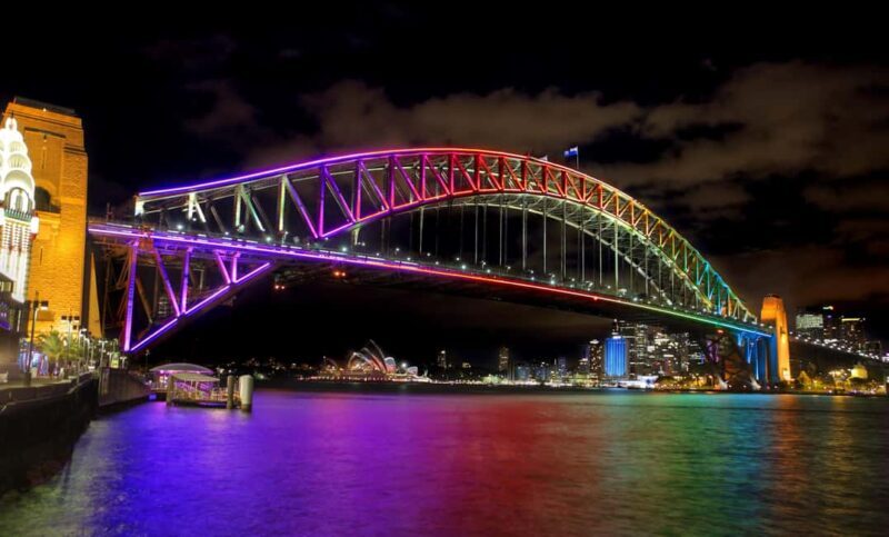 Sydney: Premium Catamaran Vivid Cruise with Welcome Drink - Sydney: Premium Catamaran Vivid Cruise with Welcome Drink