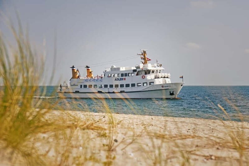 Sylt: BBQ-Boat trip | BBQ buffet straight from the grill & Welcome-Drink - Introduction: A Calm Coastal Cruise with Culinary Flavors