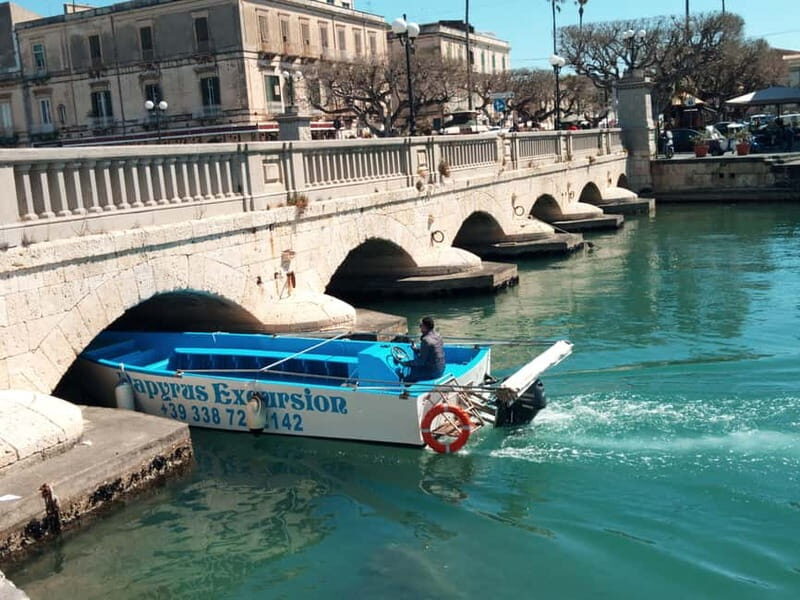Syracuse: boat tour of the sea caves and Ortigia, Papyrus Excursion - Discovering Ortigia from the Sea