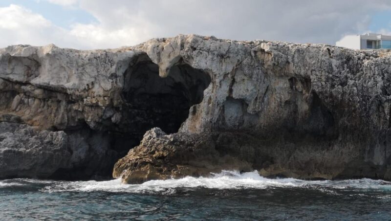 Syracuse: Boat tour Ortigia island,seacaves and Explanations - Full Review of Syracuse’s Boat Tour: What You Can Expect