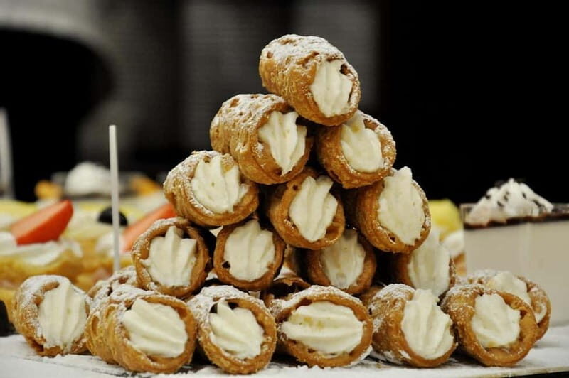 Syracuse by tuk tuk: history, sights and the city's tastiest cannoli - Key Points