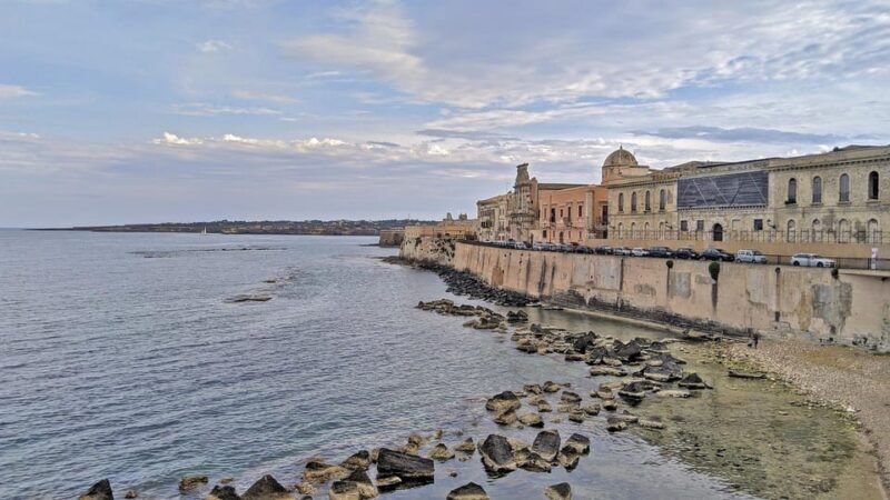 Syracuse: sunset tour and fresh seafood aperitif - Key Points
